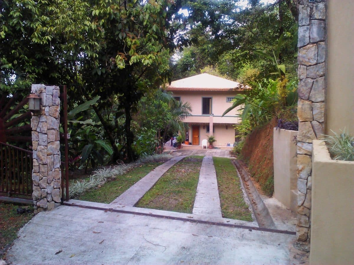 Off-Grid in the Rain Forest of Costa Rica - SurvivalRealty.com