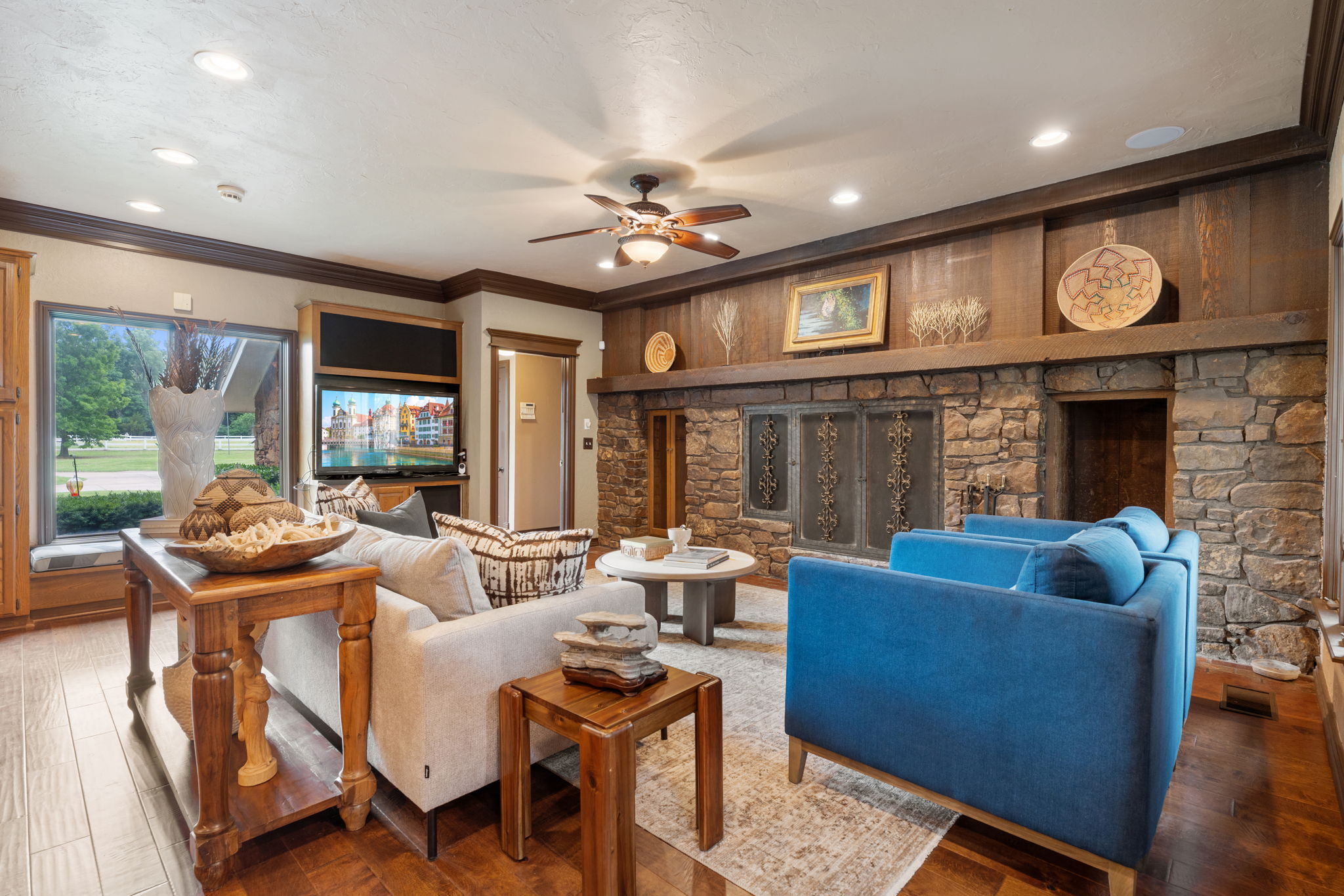 Extraordinary Landmark Estate Nestled on Over 12 Acres - SurvivalRealty.com