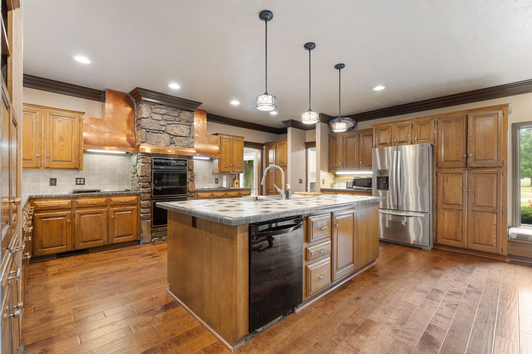 Extraordinary Landmark Estate Nestled on Over 12 Acres - SurvivalRealty.com