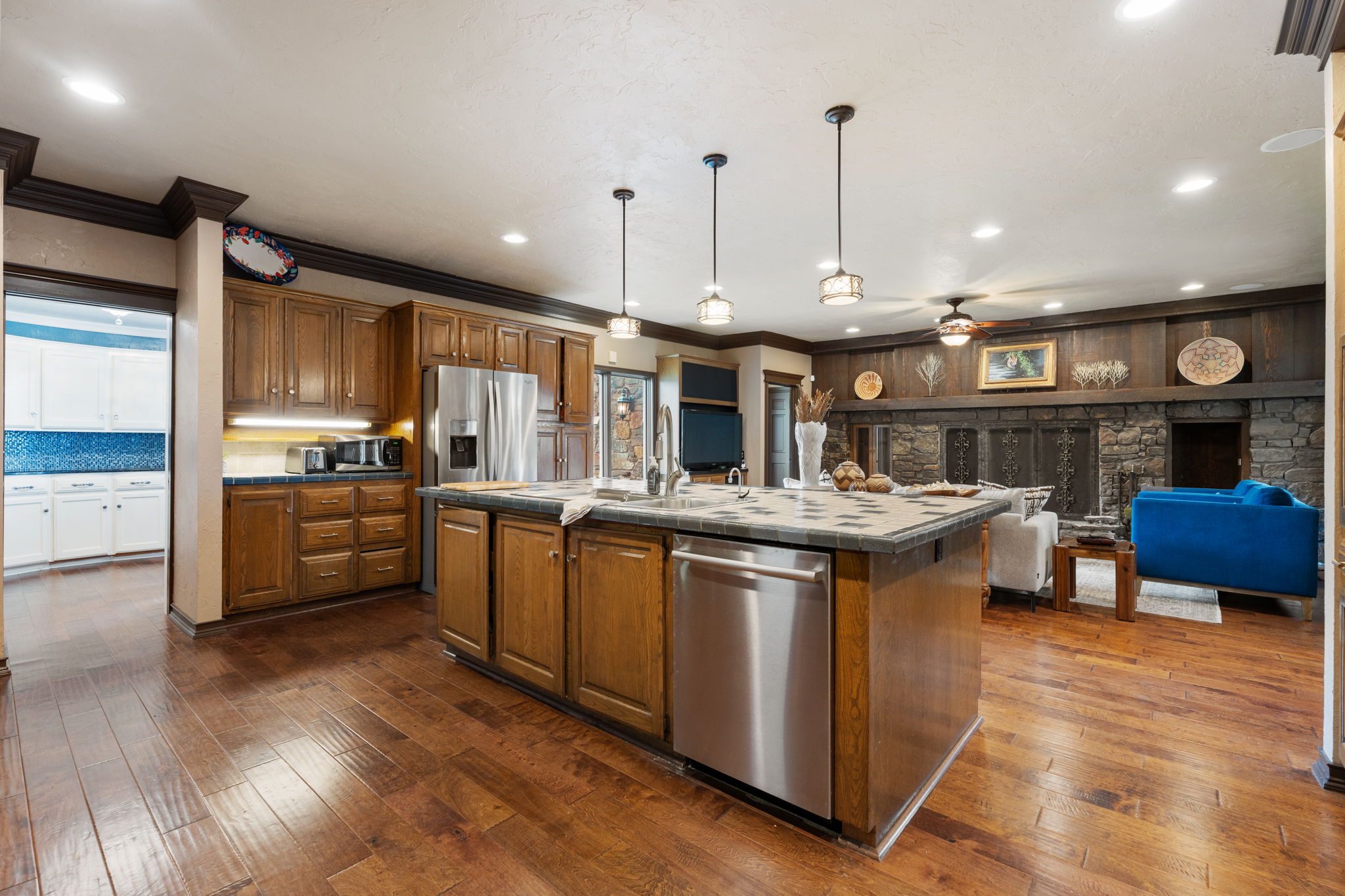 Extraordinary Landmark Estate Nestled on Over 12 Acres - SurvivalRealty.com