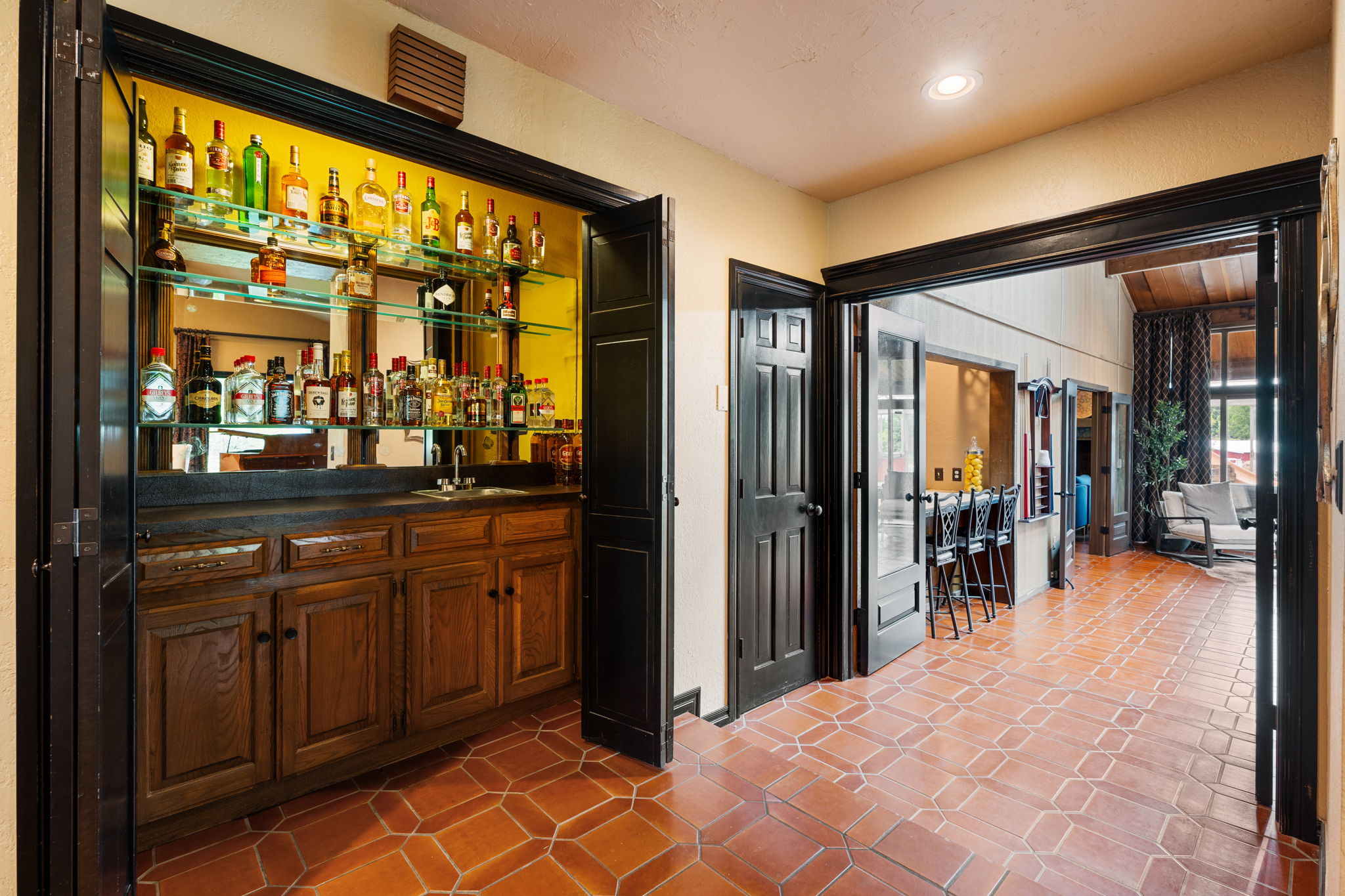 Extraordinary Landmark Estate Nestled on Over 12 Acres - SurvivalRealty.com