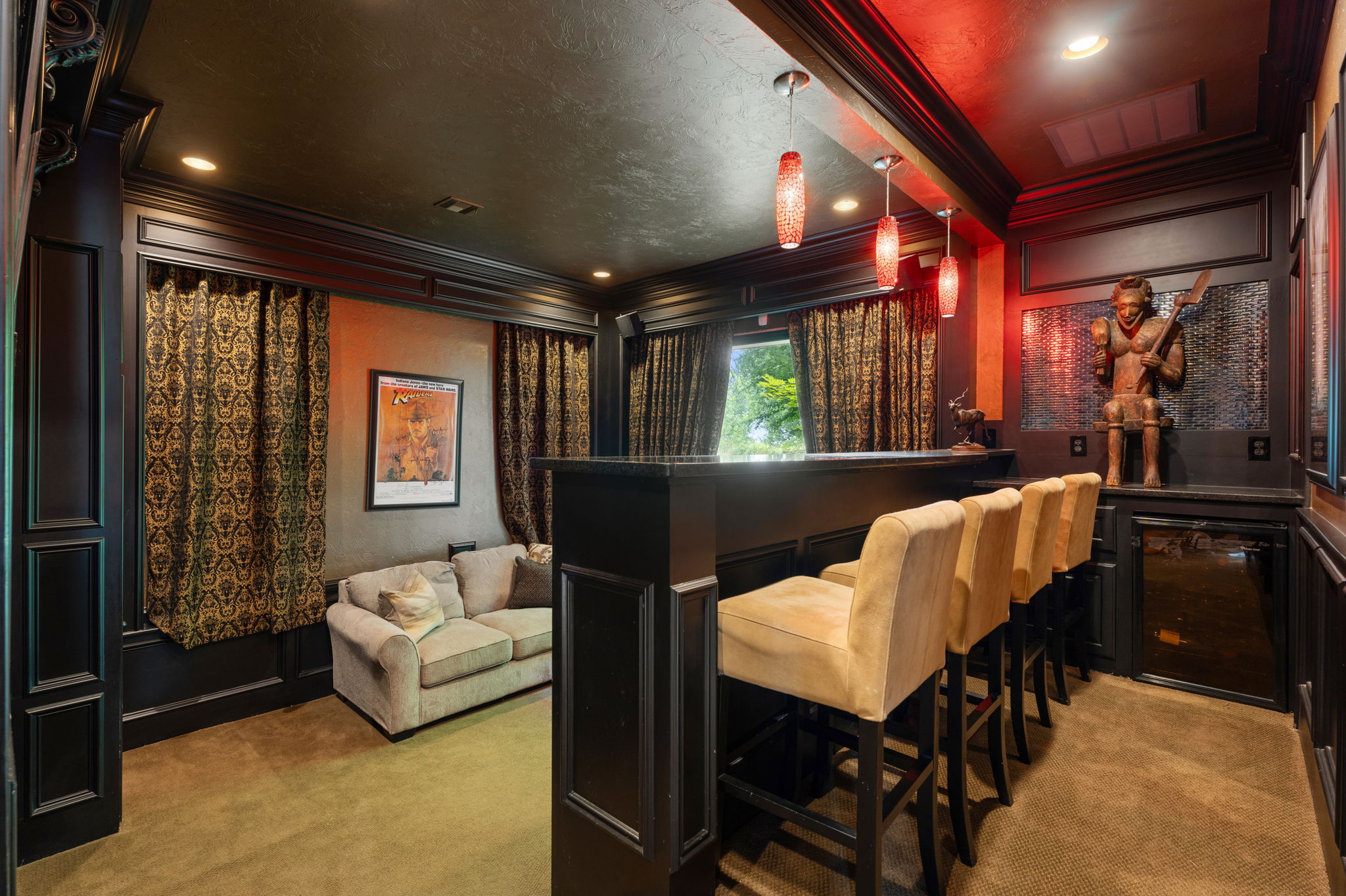 Extraordinary Landmark Estate Nestled on Over 12 Acres - SurvivalRealty.com