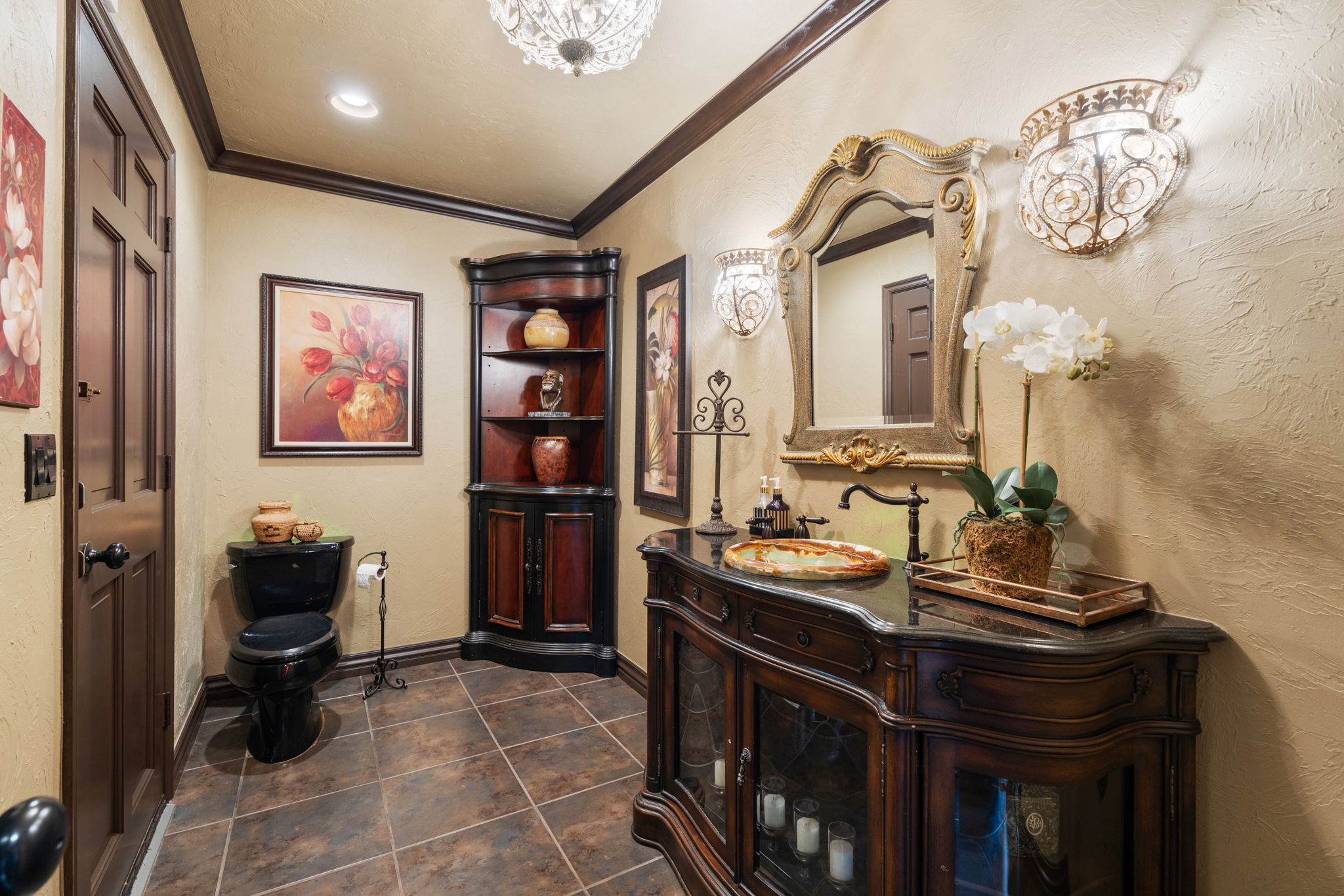 Extraordinary Landmark Estate Nestled on Over 12 Acres - SurvivalRealty.com