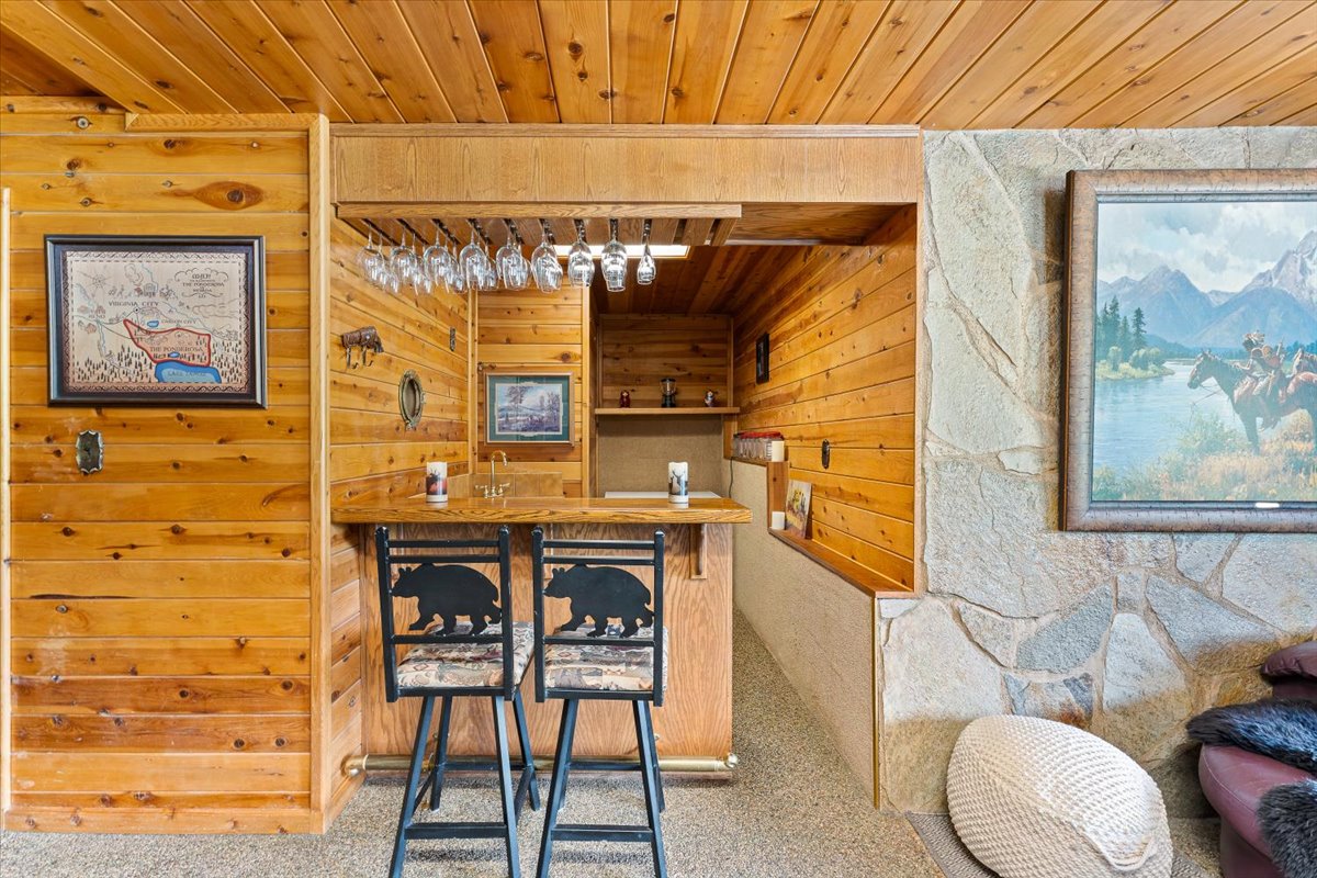 Off-Grid Living At Its Finest - SurvivalRealty.com