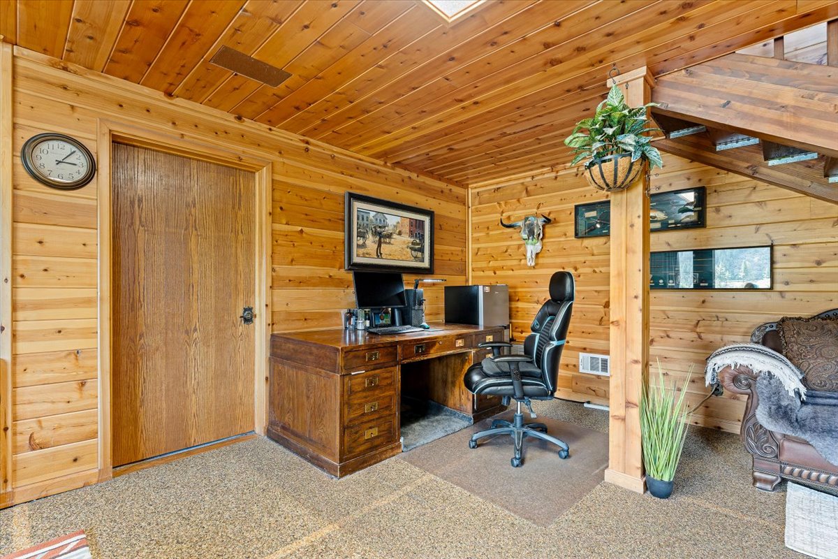 Off-Grid Living At Its Finest - SurvivalRealty.com