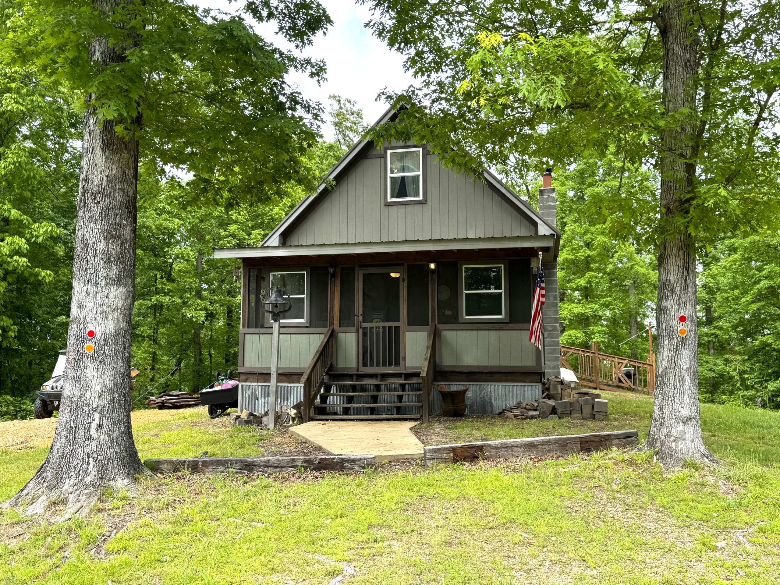 Secluded Northwest Alabama Off-Grid Cabin - SurvivalRealty.com