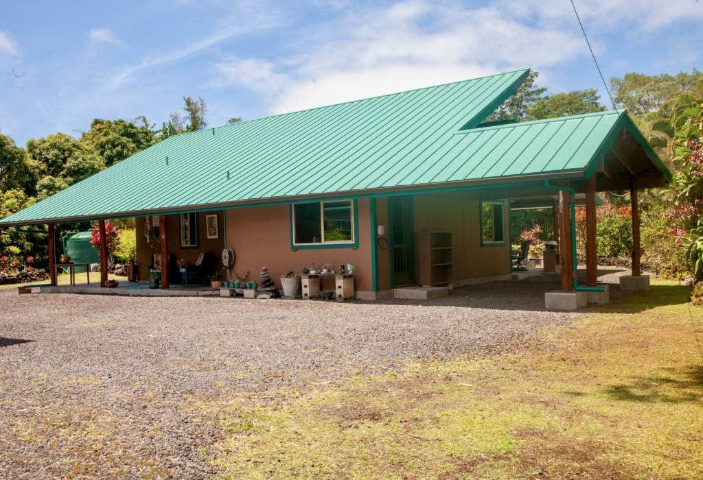Hawaii Off-Grid Oasis – Custom Home & Food Forest Retreat ...